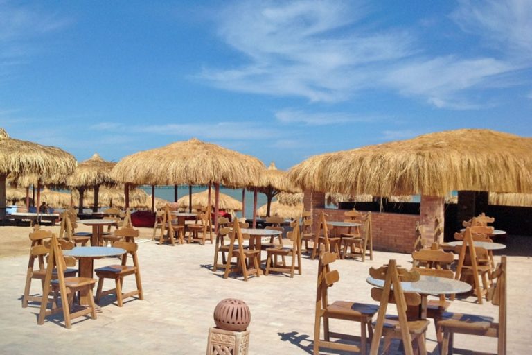 egipt-hurghada-caves-beach-resort-hurghada-bar-na-plazy | Egypt Escapes